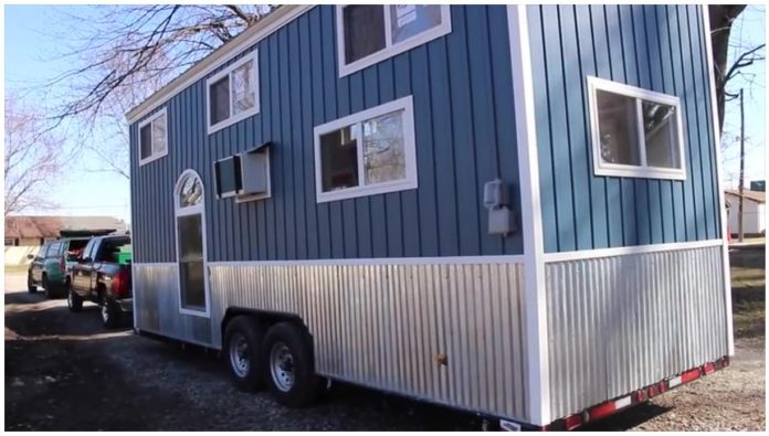 Blue Vinyl Tiny Trailer House Has All Comfort - Small House Decor