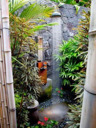 23 Tropical and Natural Outdoor Shower Ideas 2024 - Small House Decor