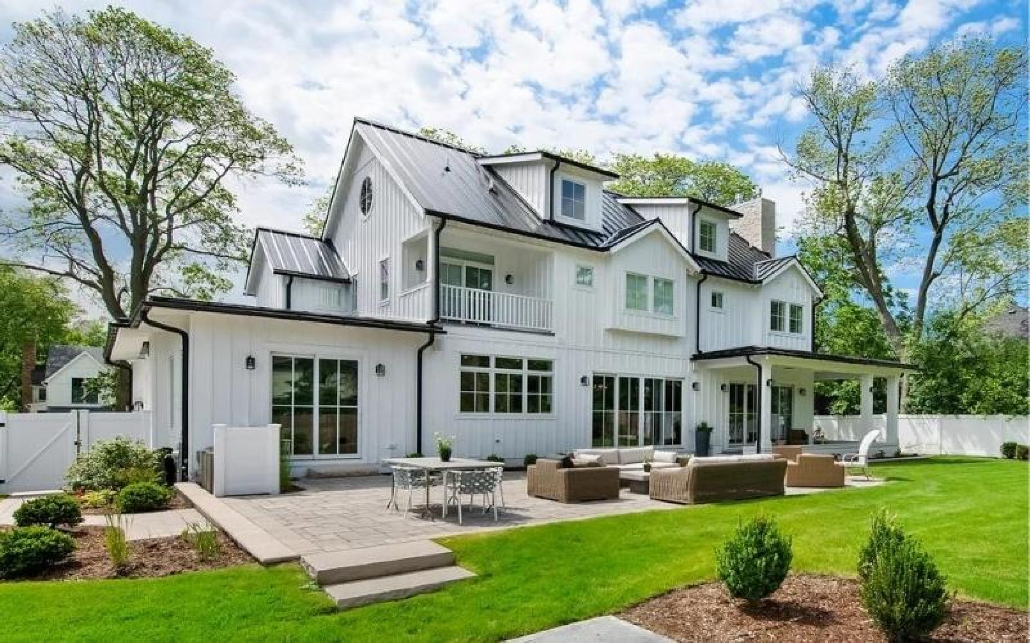 12 Black Gutters on House Ideas: Make Your House Stand Out! - Small ...
