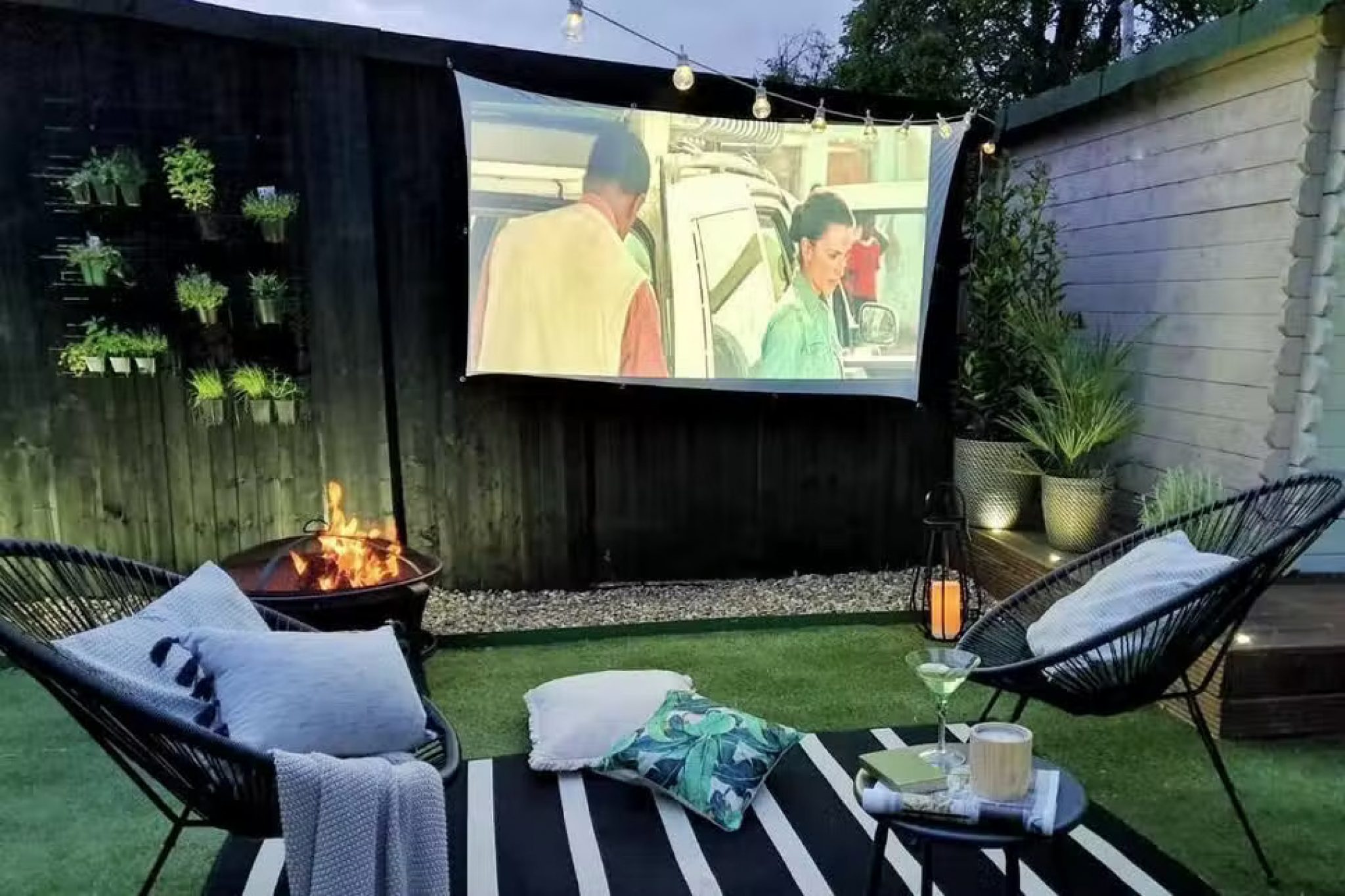 How to Setup Your Backyard Cinema - Small House Decor